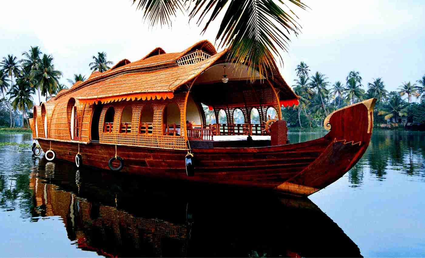 South India Tour- And Visit Cochin, Munnar, houseboat, Ayurveda and temples